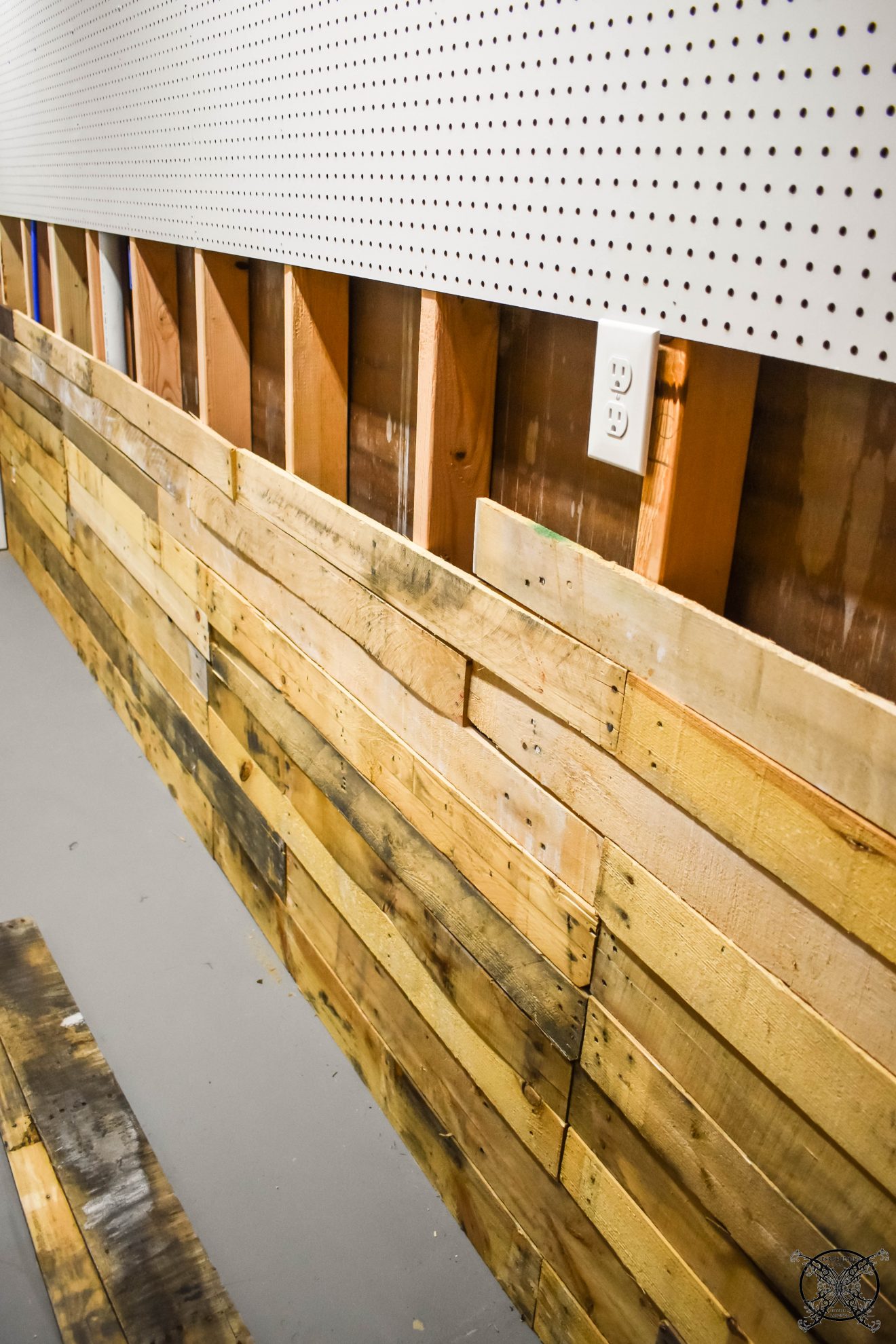Installing Pallet & Pegboard Walls – JENRON DESIGNS