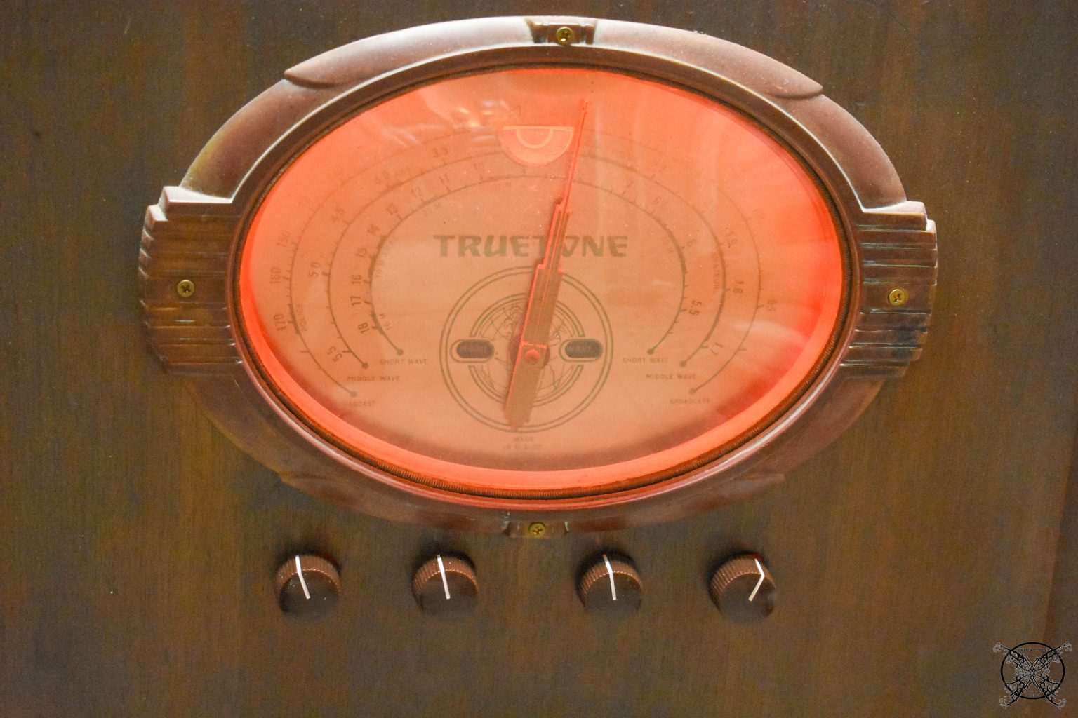 Refinishing a Vintage Radio with Modern Technology – JENRON DESIGNS