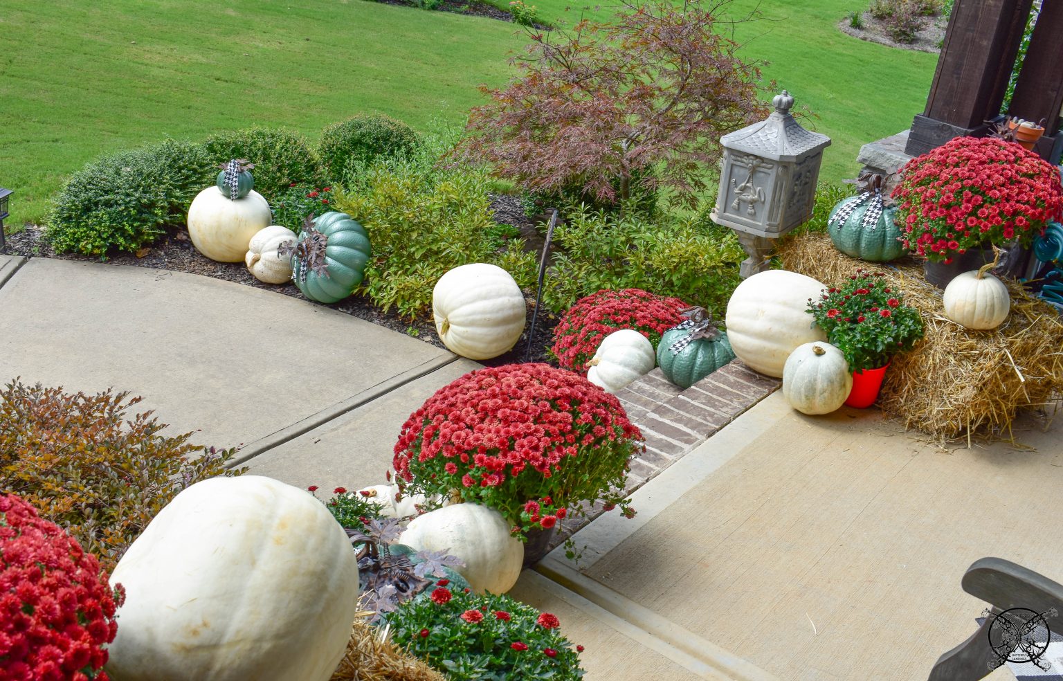 Setting a Fall Transitional Fall Porch – JENRON DESIGNS